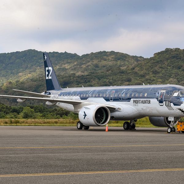 Trải nghiệm máy bay phản lực Embraer E190-E2