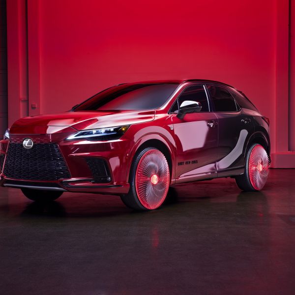 Concept đặc biệt Lexus RX Ruby Red Rims đẹp như bước ra từ cổ tích