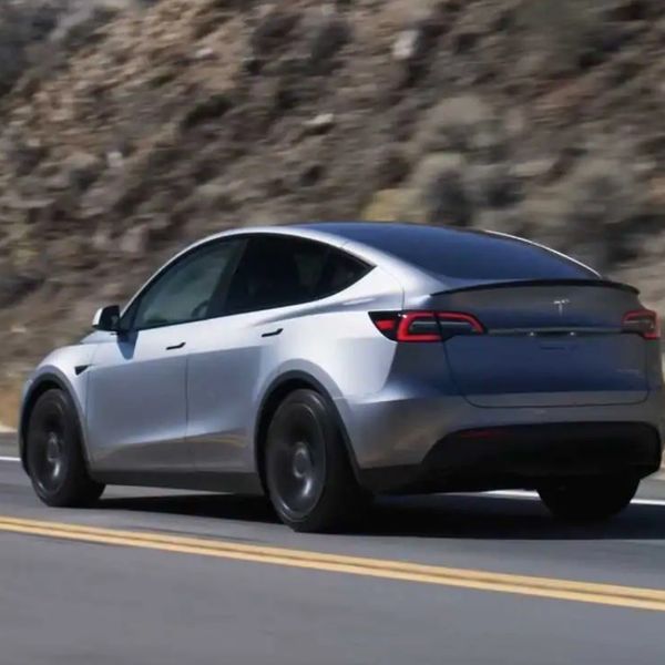 Ngủ gật trên cao tốc, để xe tự động lái suốt 15 phút, tài xế Tesla đối ...