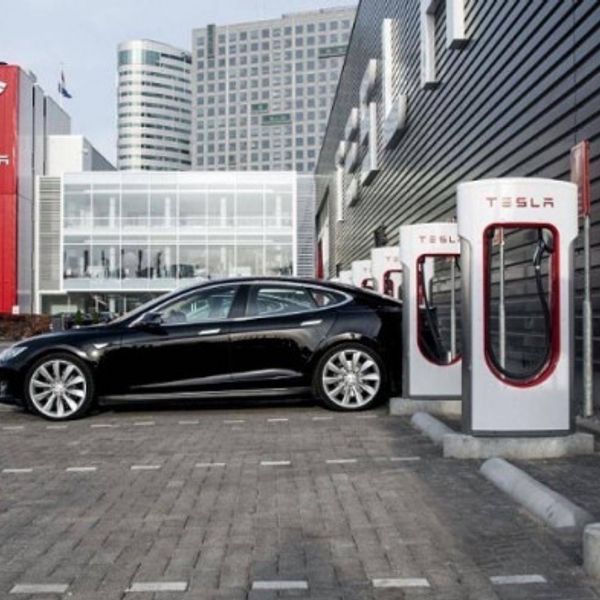 Quy định mới về bộ sạc pin xe điện tại Mỹ khiến Tesla phải thay đổi