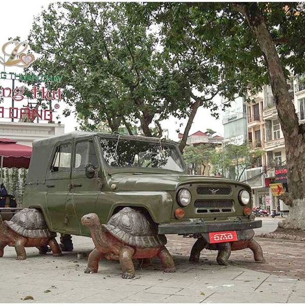 Xe địa hình UAZ-469 và Ural-43 gây tò mò với 4 bánh xe bằng rùa