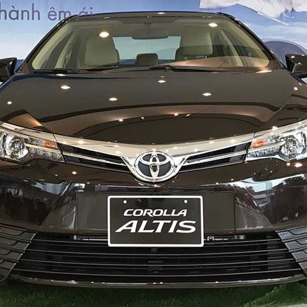 Giá xe Toyota Corolla Altis 2018 cập nhật mới nhất