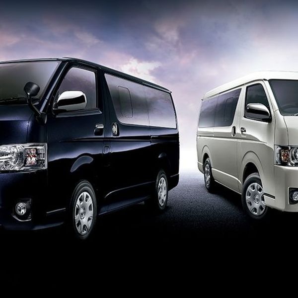 Đánh giá xe "cá mập" Toyota Hiace 2018
